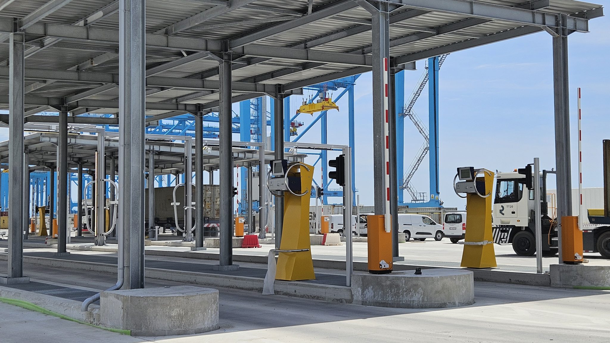 Rijeka Gateway and CONROO digitalize truck handling via smartphone