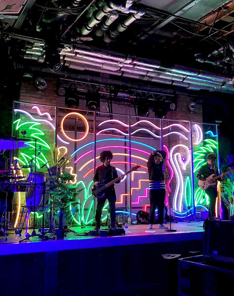 Neon signs - how they work, how they perform and are there alternatives ...