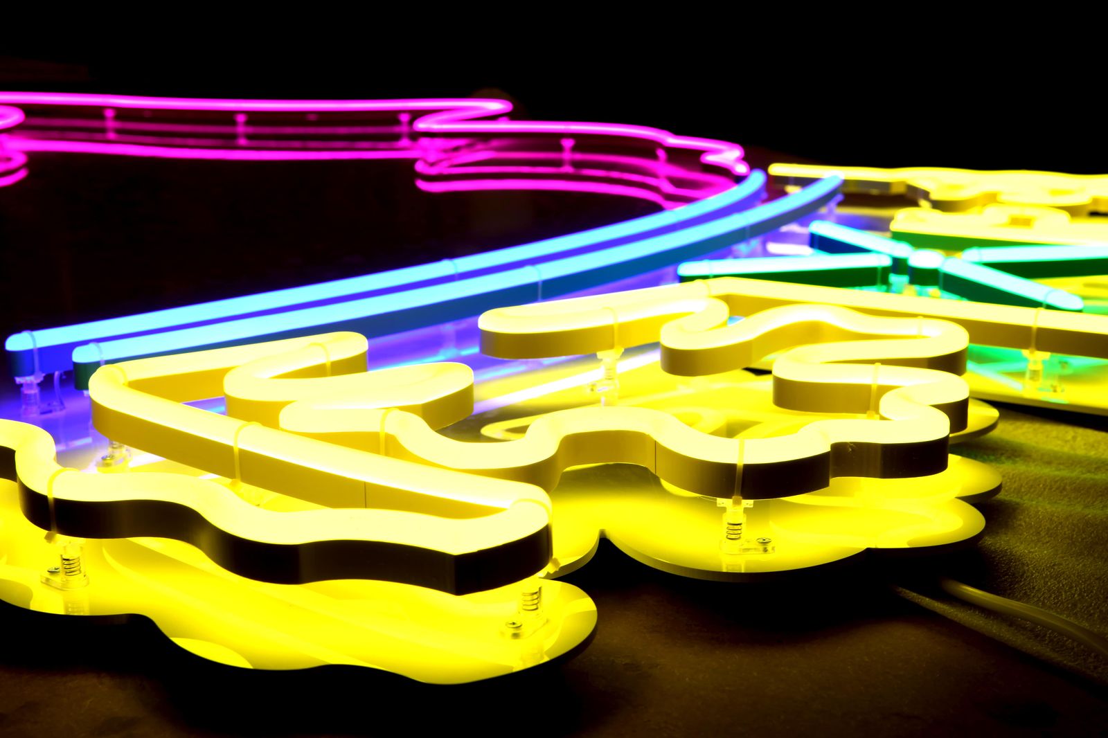 Neon signs - how they work, how they perform and are there alternatives ...