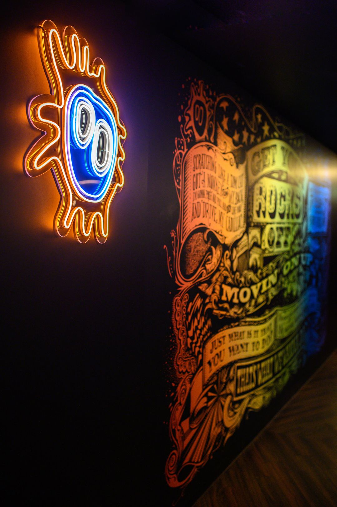 Neonplus® - Premium Illuminated Acrylic Signage and Lighting Solutions