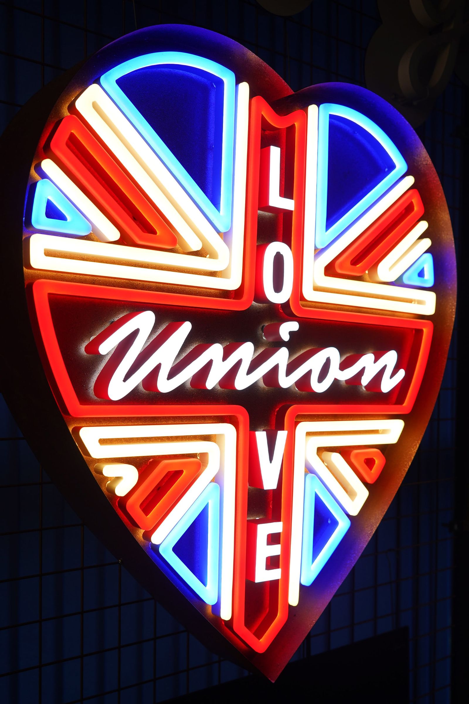 Neon signs - how they work, how they perform and are there alternatives ...