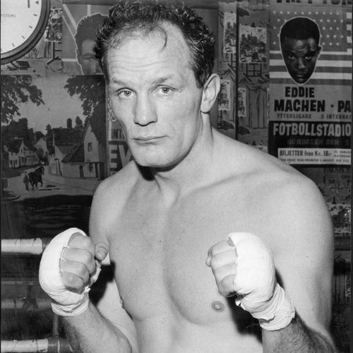 Henry Cooper was a top heavyweight boxing contender