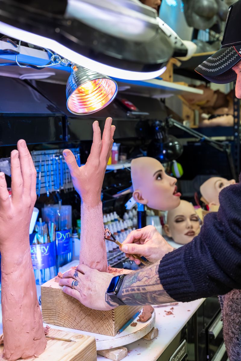 Realistic Humanoid Robots and Relationship-Based AI | Realbotix