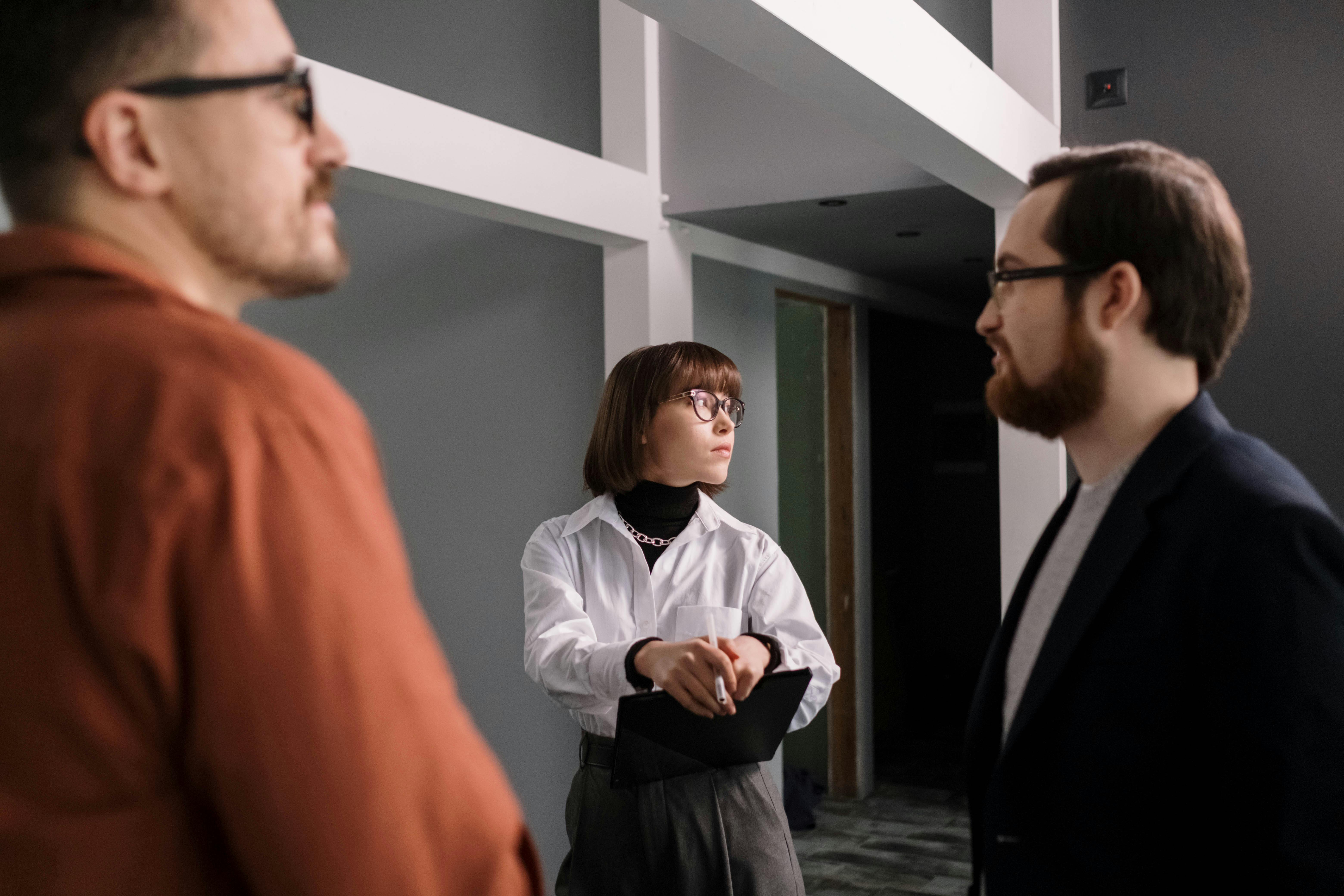 The Benefits of Using an AI Article Writer: Streamlining Content Creation for Marketing Directors