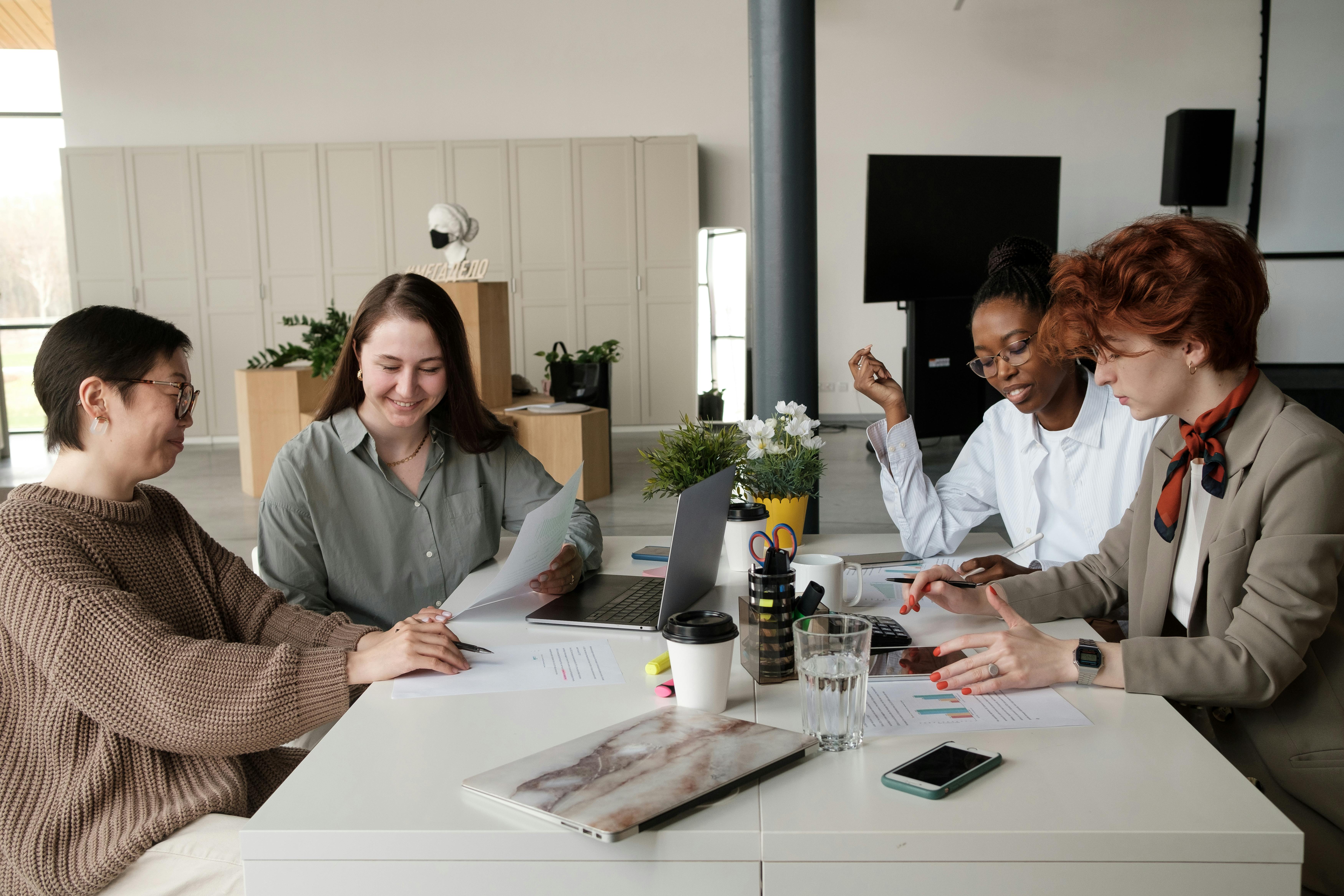 Understanding the Difference: Push vs Pull Marketing Explained