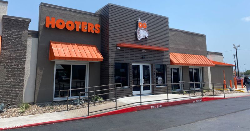 Hooters Franchise FDD, Costs & Fees (2025)