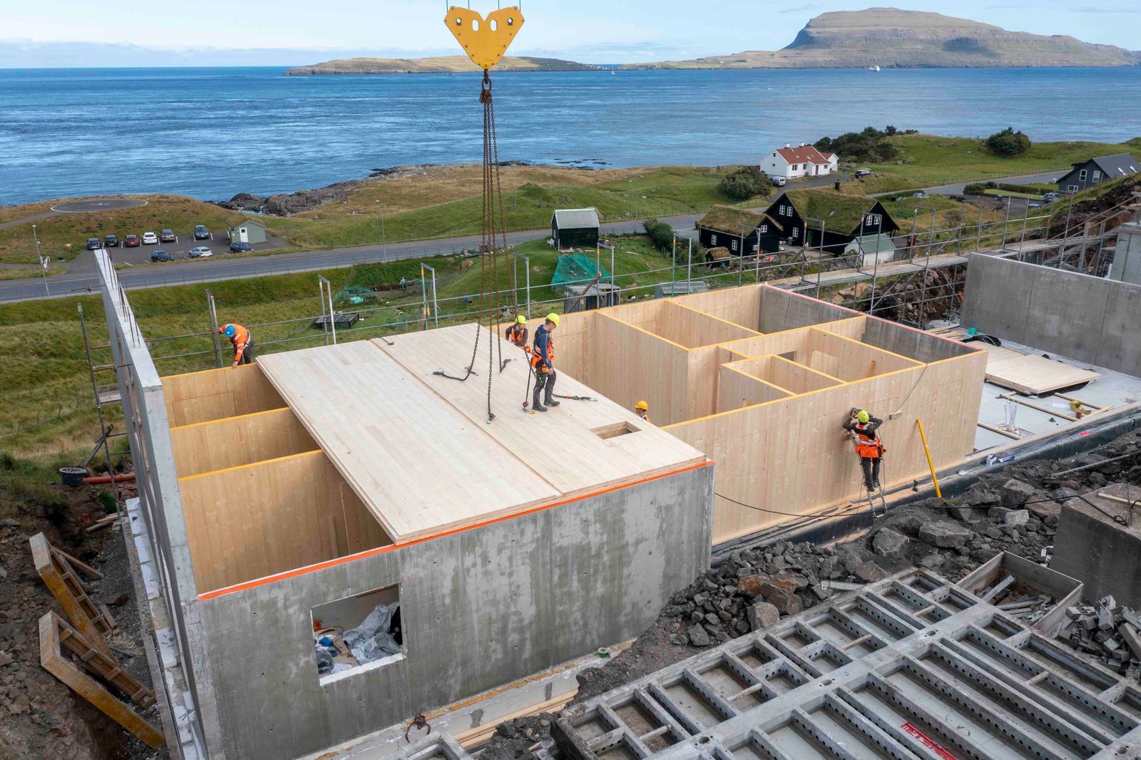 Monitor timber structures with wireless moisture sensors | Tector