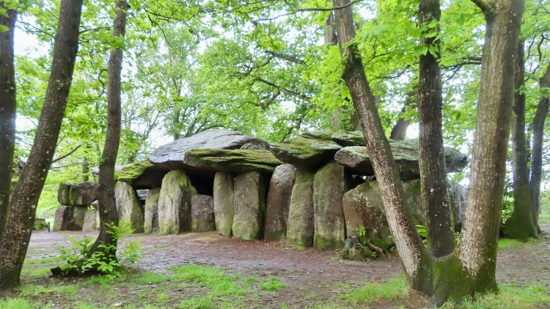 Menace touristique sur le dolmen de la Roche aux Fées | ATR