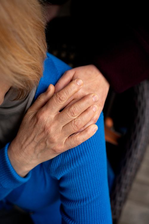 How to Support Loved Ones Through End-of-Life Decisions