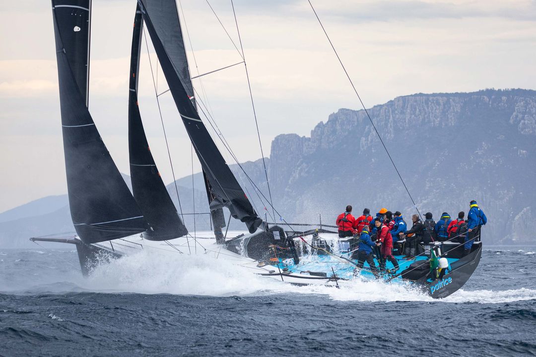 Carbon Fiber Masts and Booms | Offshore Spars