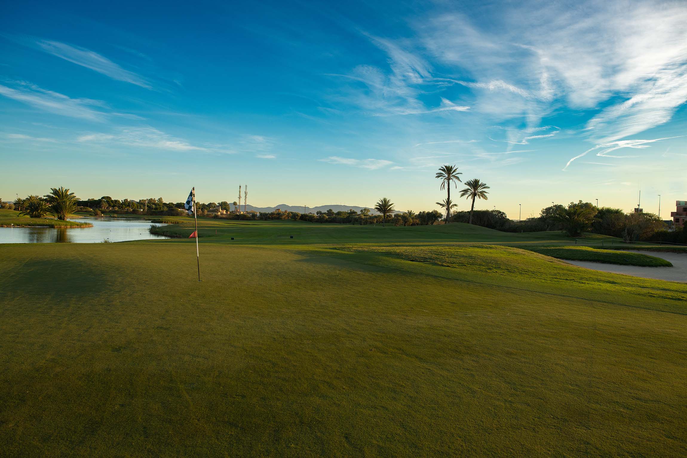Serena Golf Course: hole guide. Hole 2 Par 4, 331 metres, Stroke Index 5