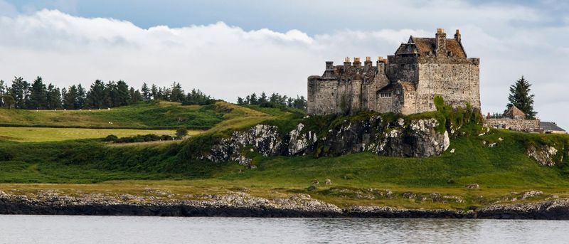 Isle of Mull Travel Guide 2025 | Best Attractions, Festivals & Local Tips