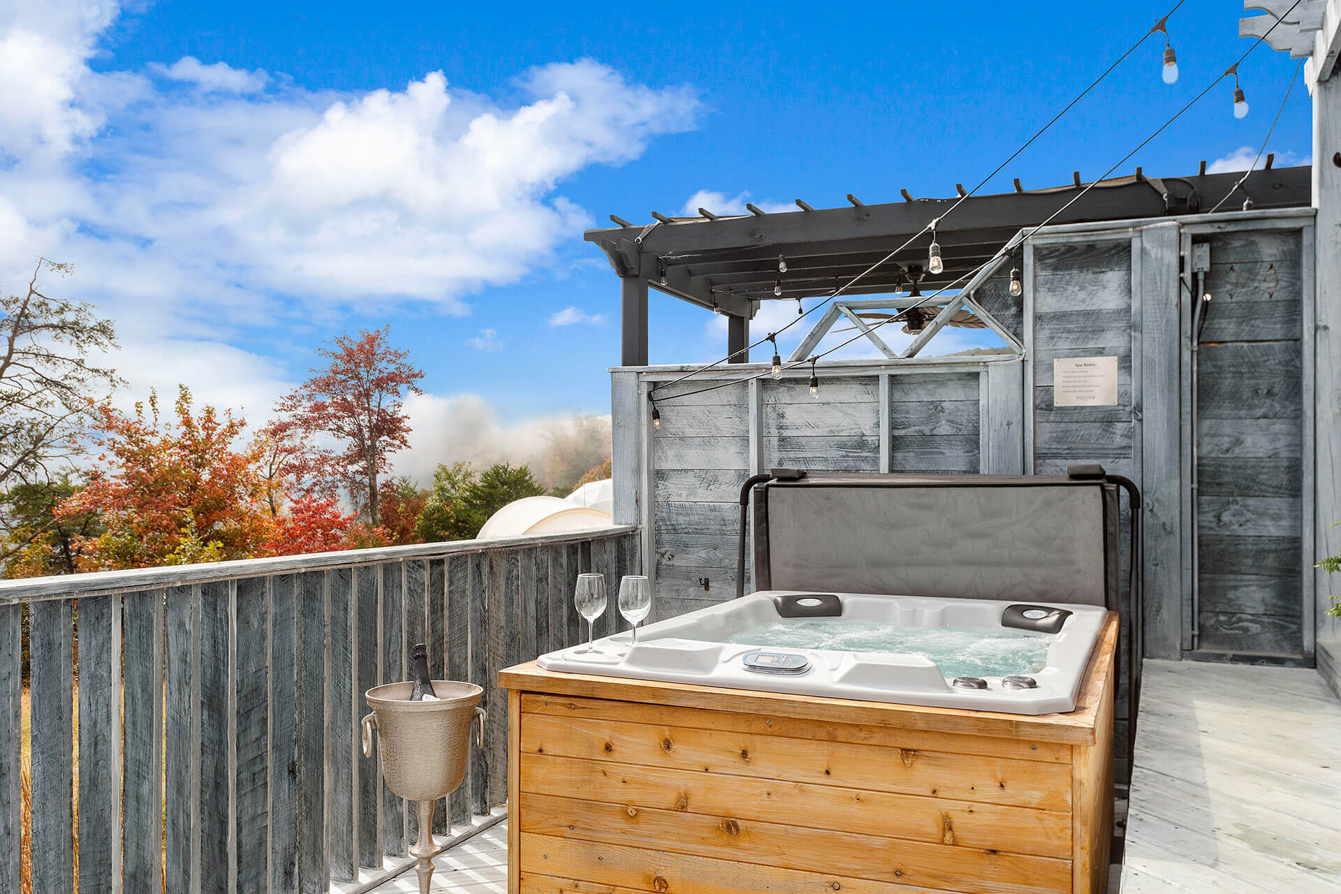 Luxe Dome - Bolt Farm Treehouse