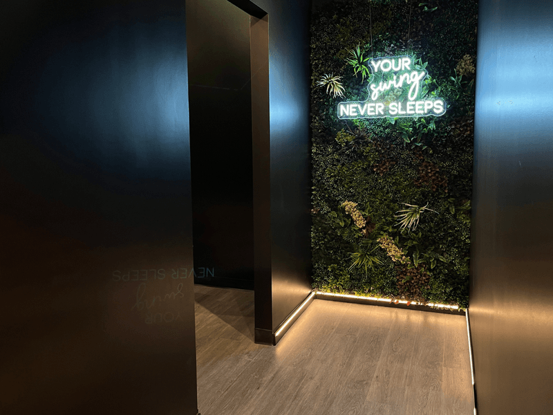 Windsor Indoor Golf Driving Range with Simulators & Screen
