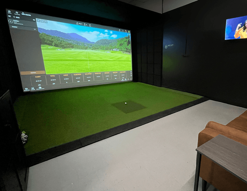 London Indoor Golf Driving Range with Simulators & Screen