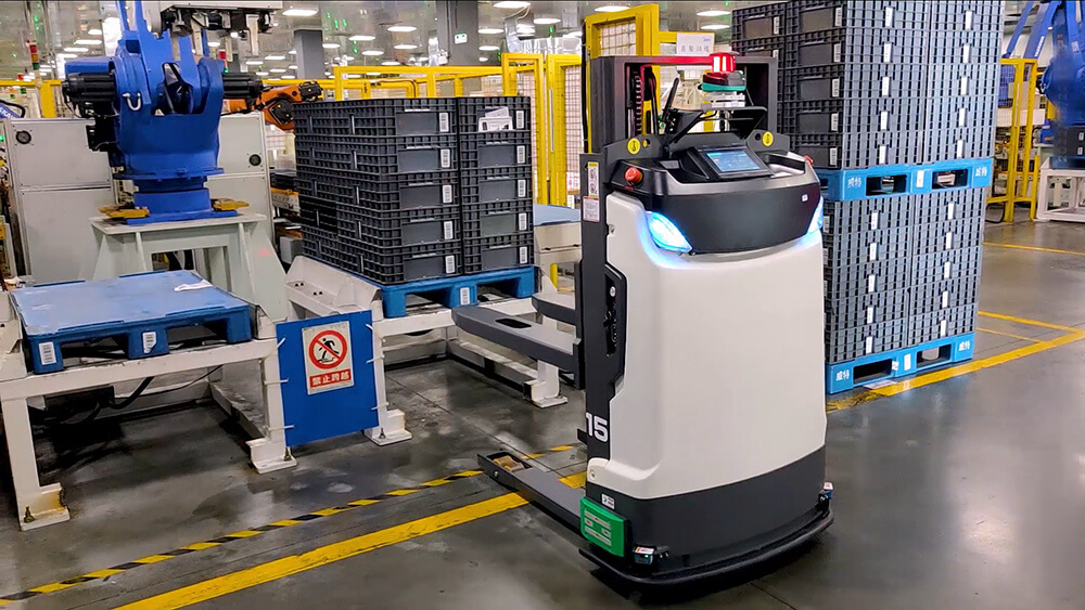 The Difference Between Low-Profile AGV and Forklift AGV – AITEN Robotics