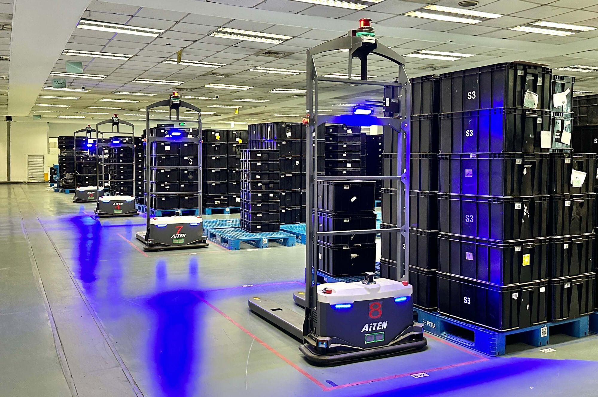 AGV 叉車如何提升倉儲效率？智慧倉儲與物流自動化的未來 - AITEN Robotics