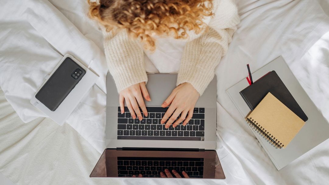 How to add a hyperlink to a picture in an email signature in Outlook ...