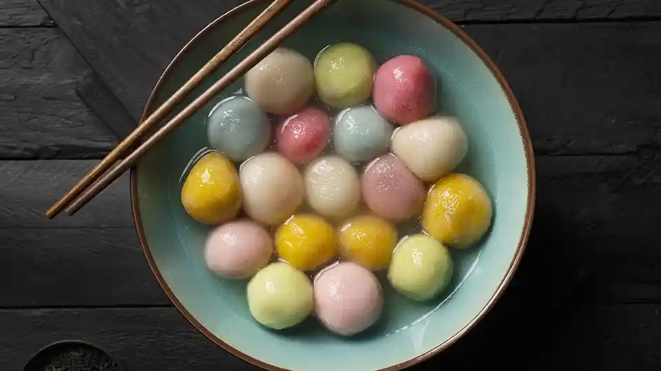 16 Chinese New Year Foods and Their Auspicious Meanings