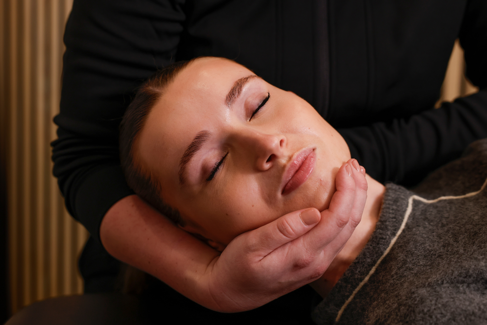 Nekpijn na het slapen? 5 oorzaken & oplossingen | Fysio Barendrecht