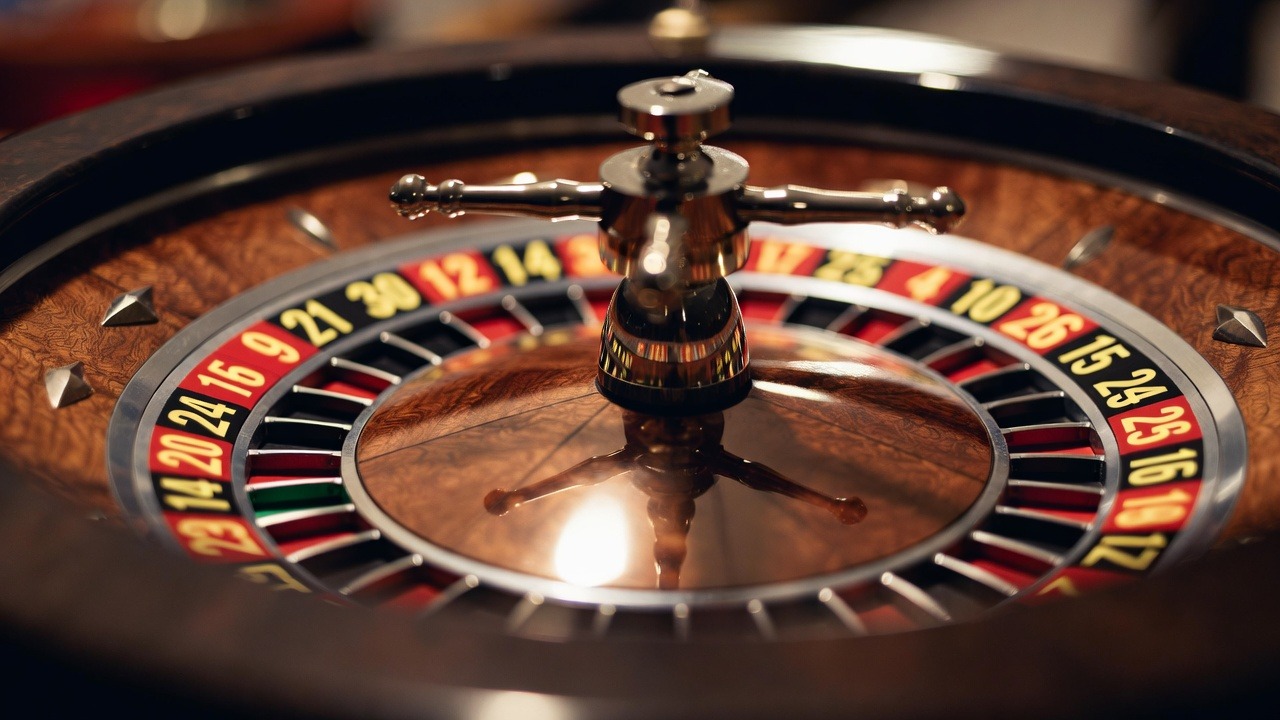 Churn Risk: How to Identify and Act on Early Warning Signs