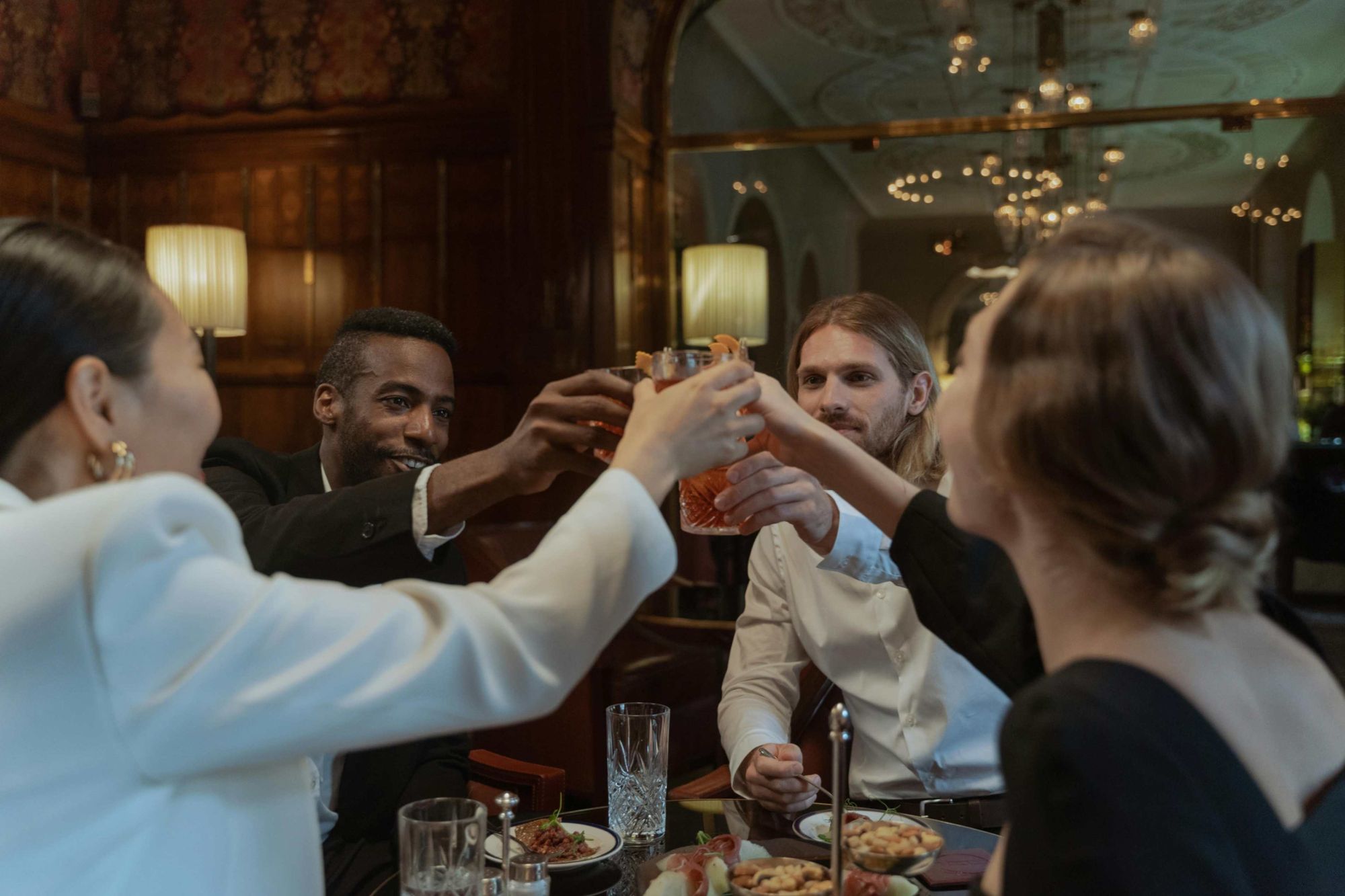 Etiquette Advice – Restaurant Etiquette: What to Do, What Not to Do ...