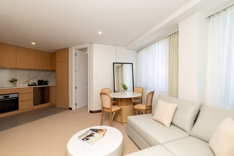 ESSENTIAL | The Maxim Hotel Albany