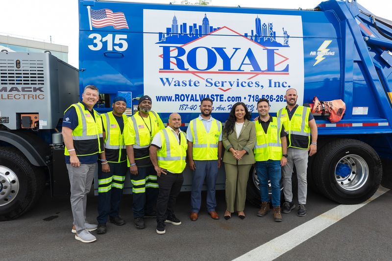 Royal Waste Services déploie son premier camion à ordures électrique Mack LR à Hunts Point