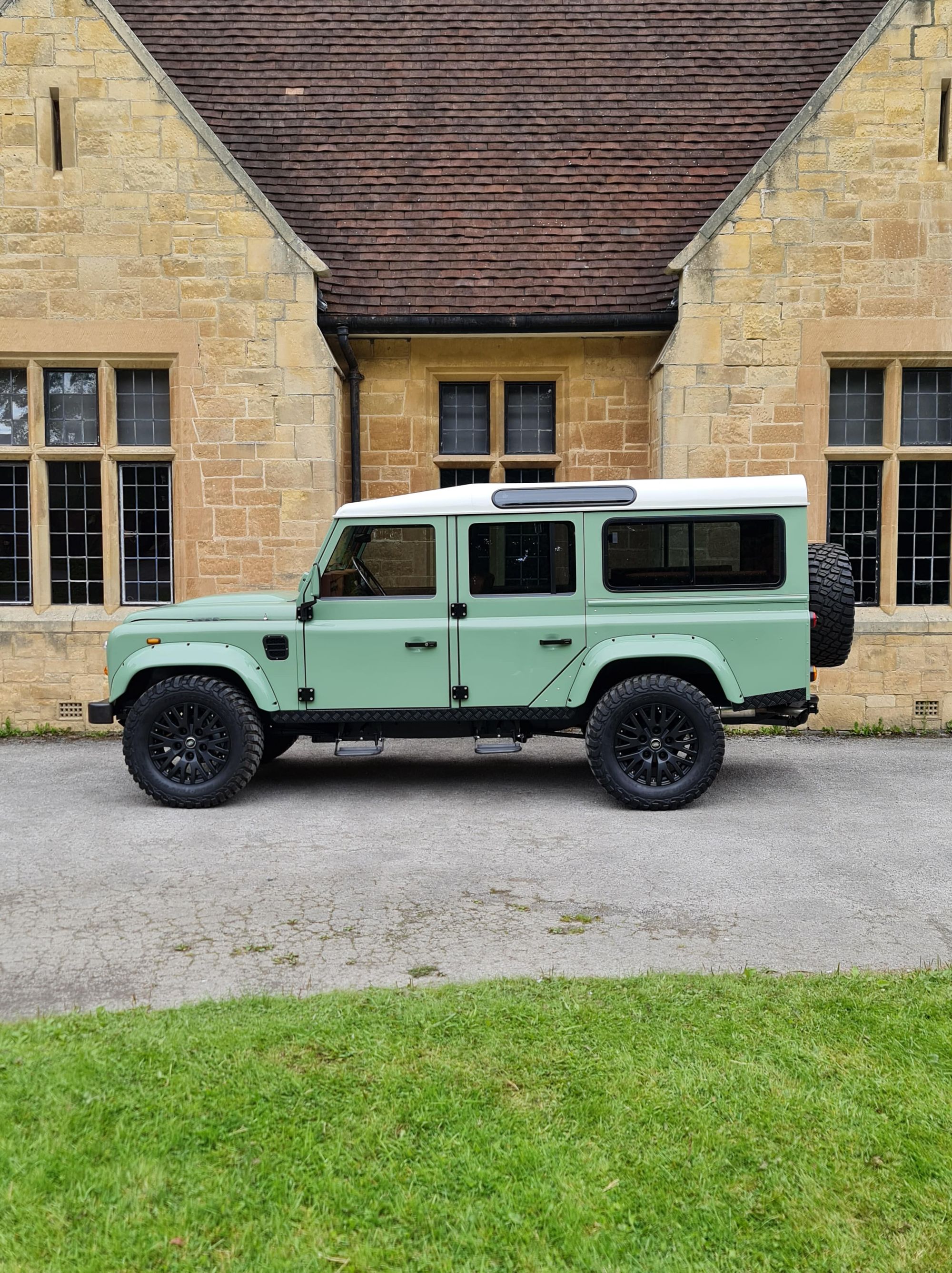 Custom Classic Land Rover Defender Builds | Retro Defenders
