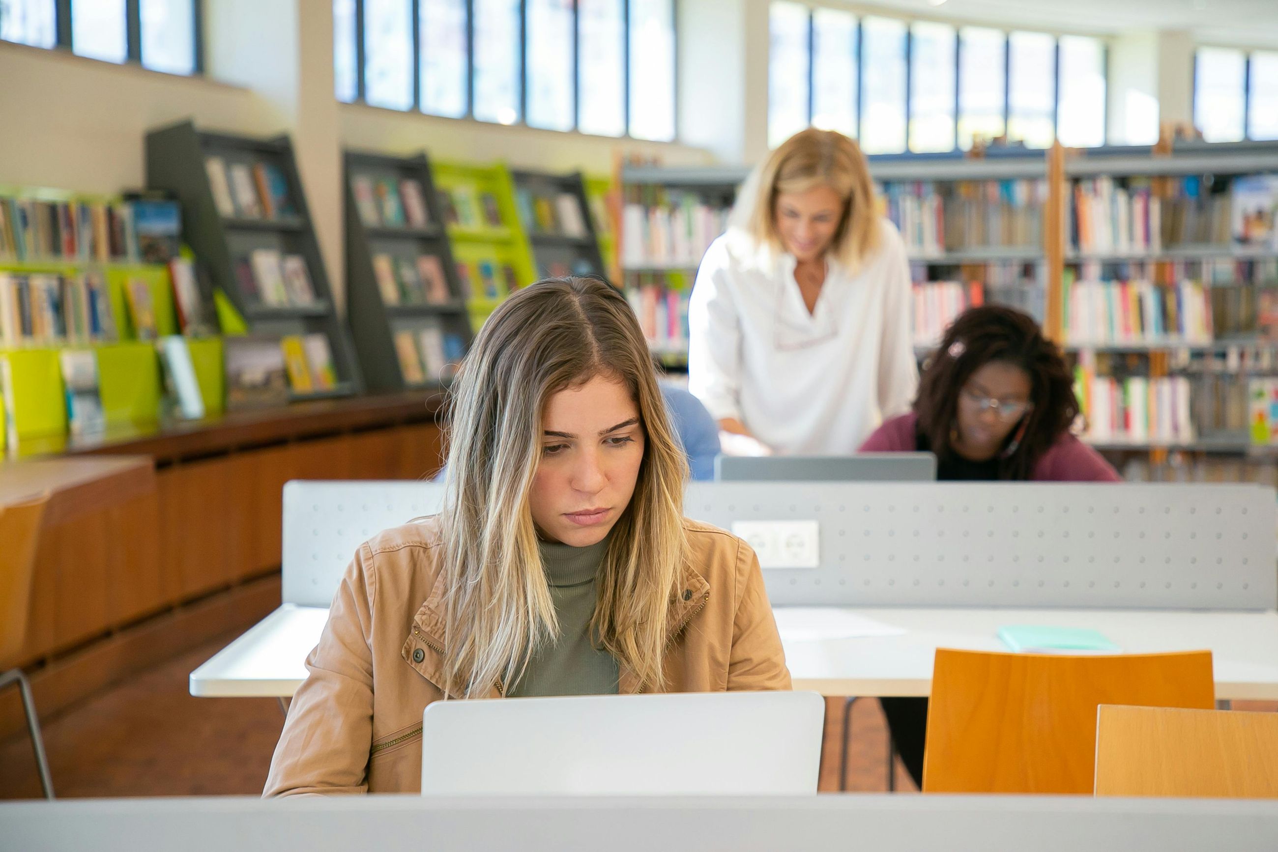 Student Loan vs Scholarship: How are They Different?