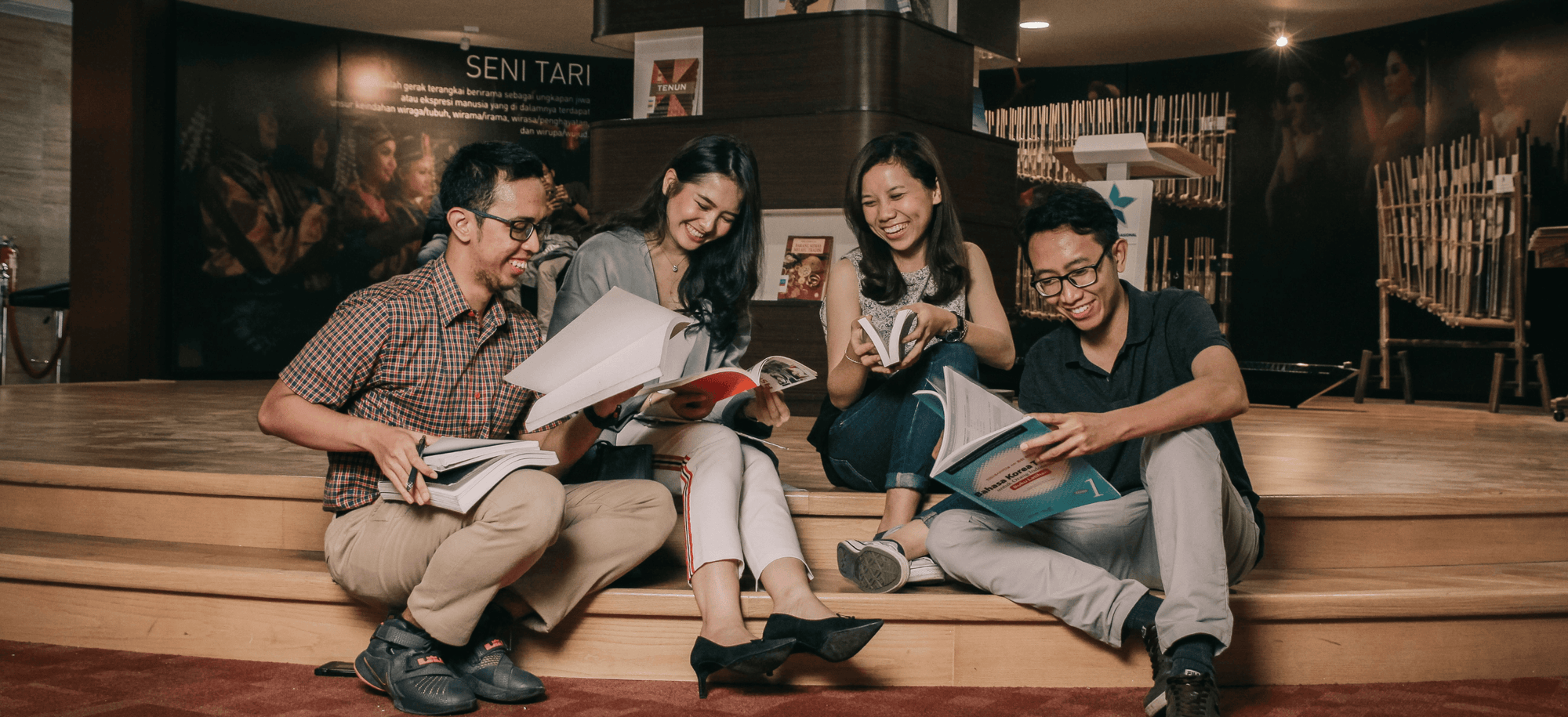 24 Best Team Meeting Games to Energize Your Next Gathering