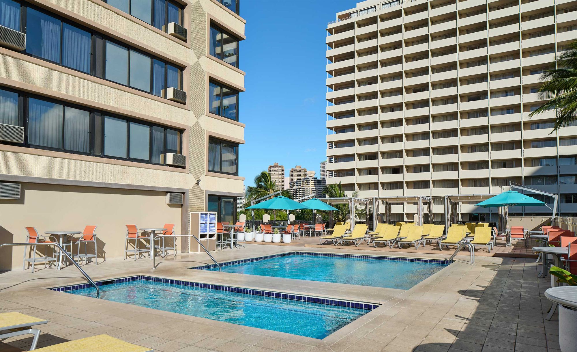 Holiday Inn Express Waikiki | Air Canada Vacations