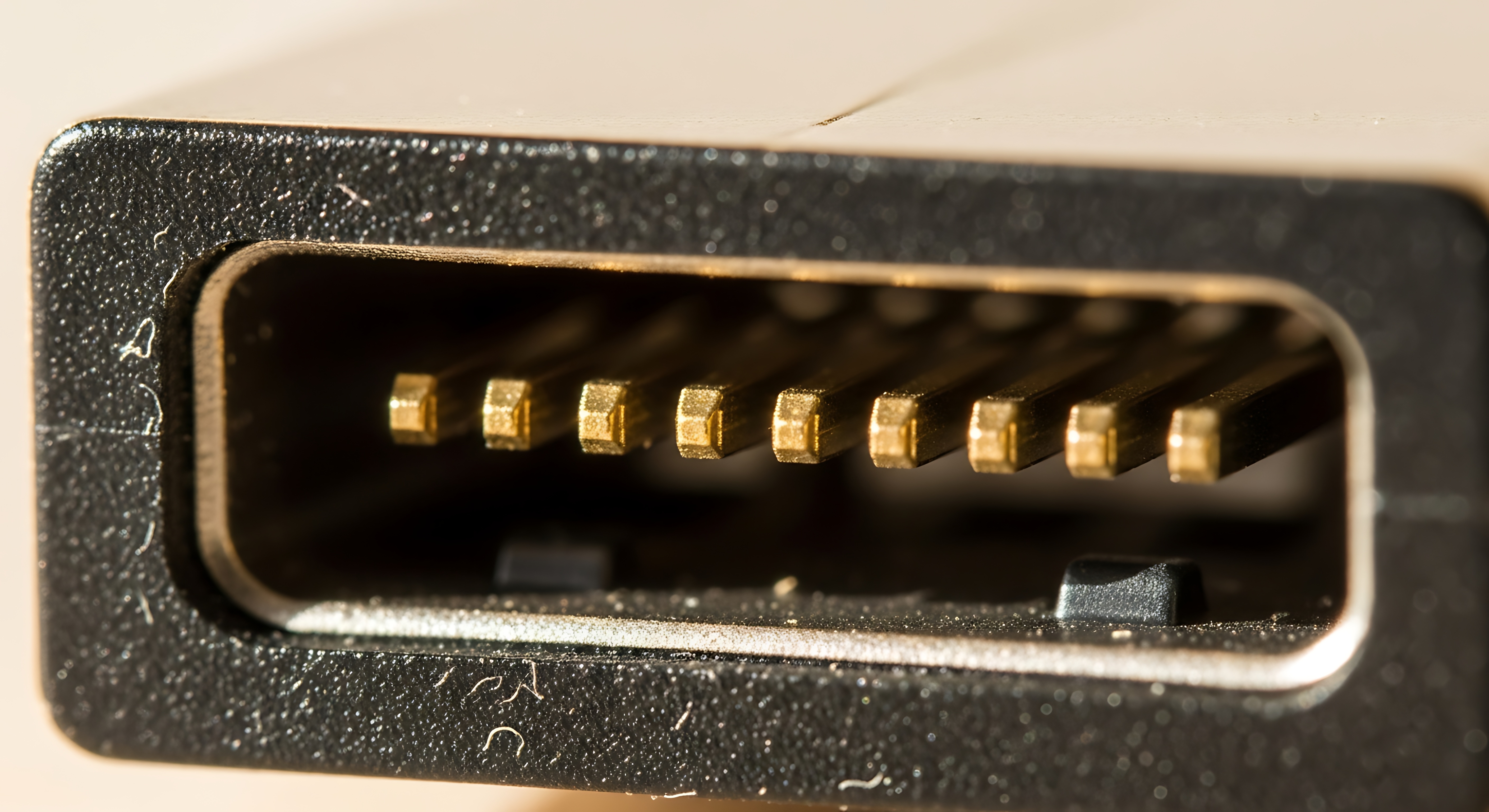 Mini DisplayPort to VGA Adapter for Legacy Display Support | Monoprice