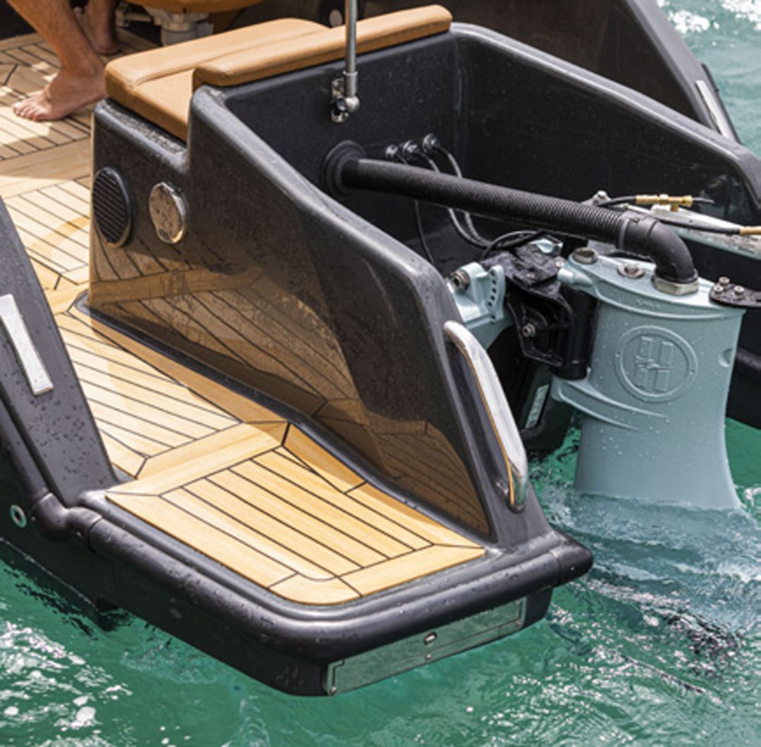 Flexiteek synthetic decking solutions — Aquamare Marine