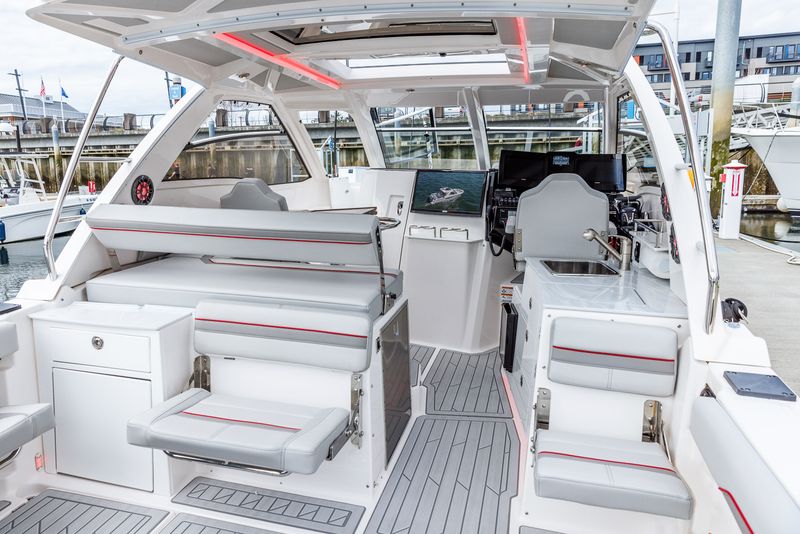 Solara Boats S-310 SC