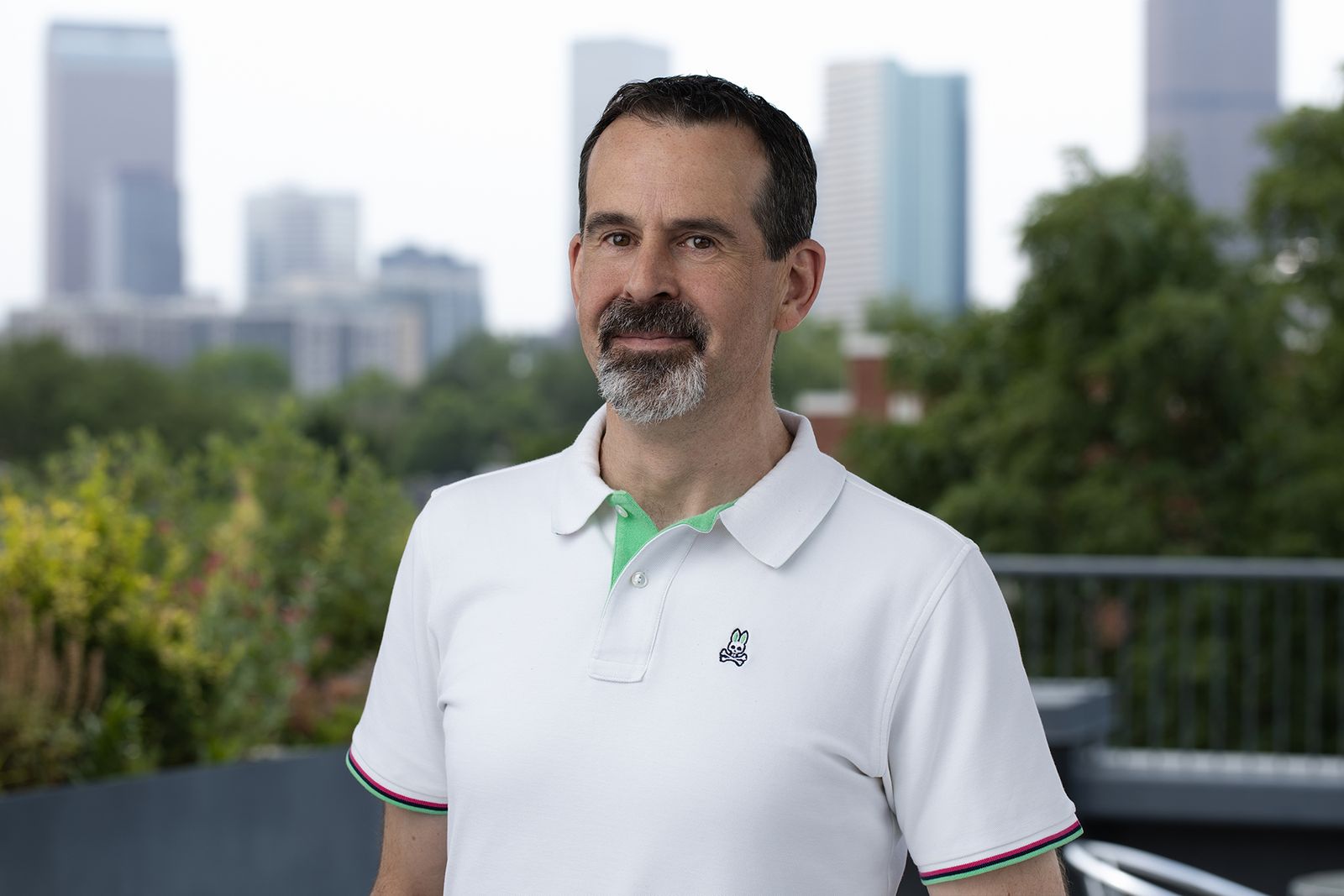 IA Generativa: Un viaje a través de la familiaridad, el uso y las ...