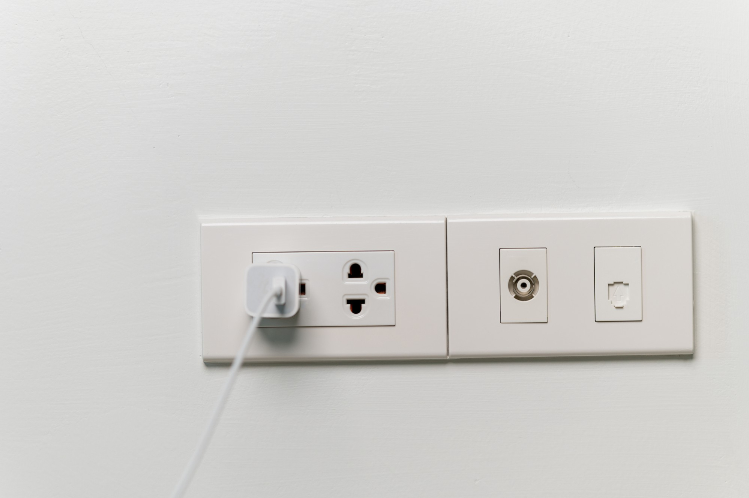 How to Identify and Solve Common Electrical Outlet Problems