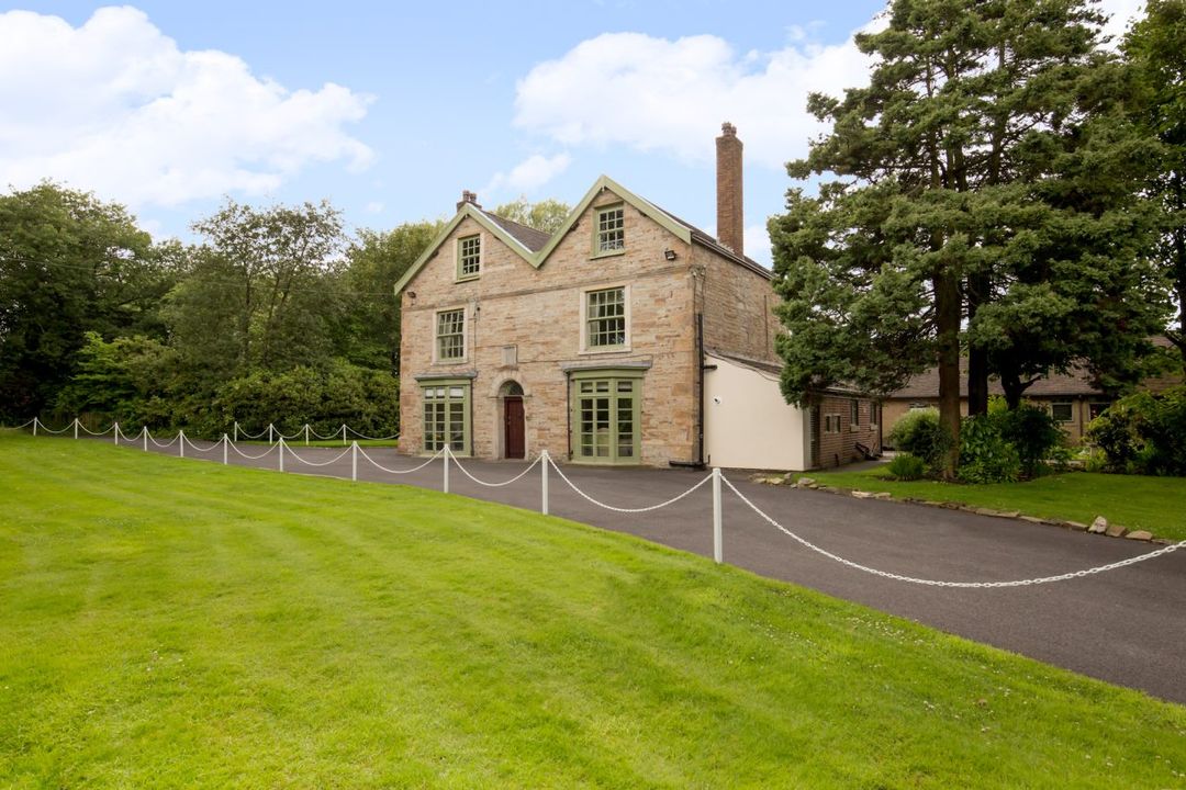 Dean Wood Manor Voted in Top 5 Care Homes in Wigan